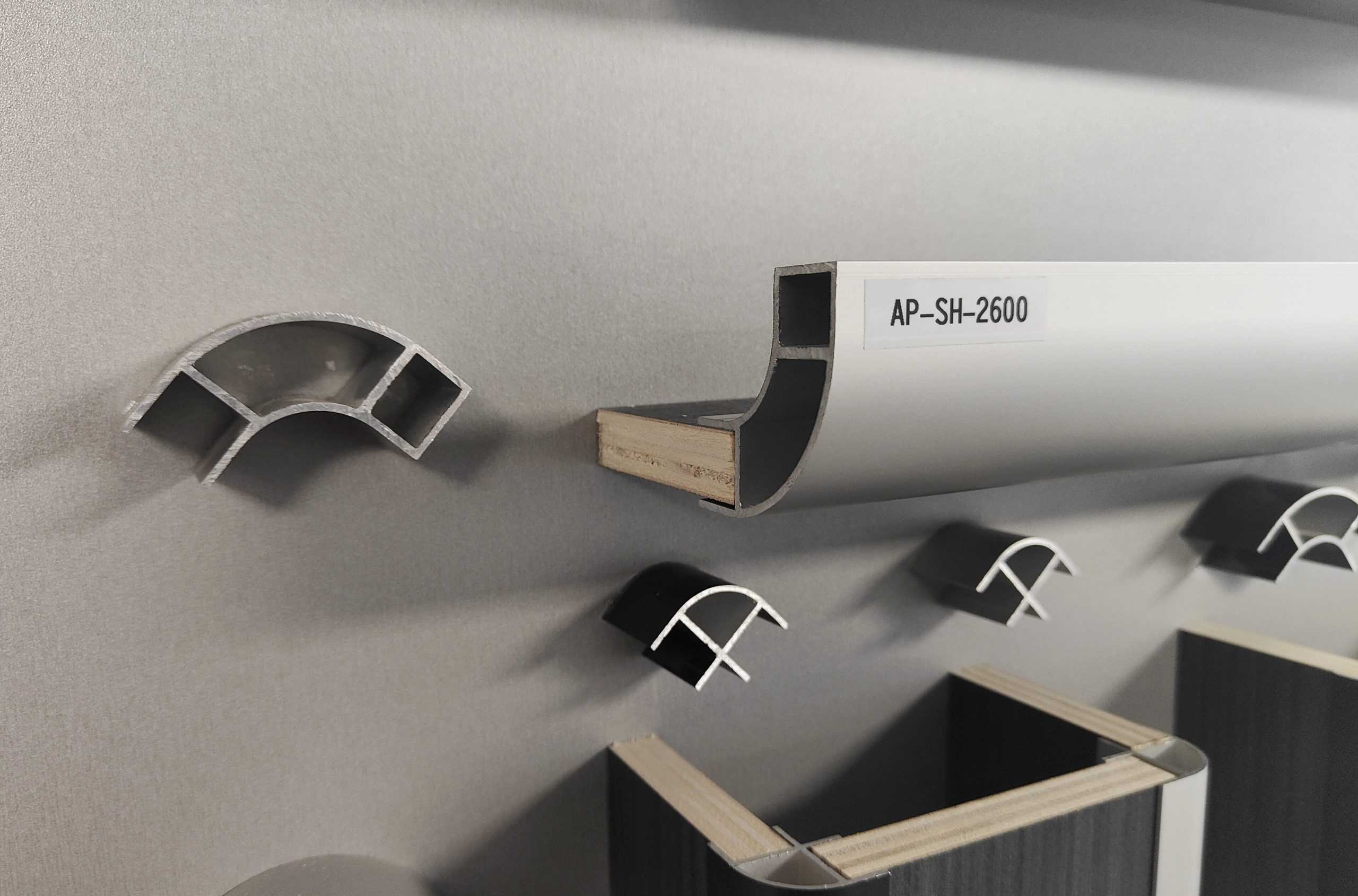 Extruded aluminium profile for campervan shelves